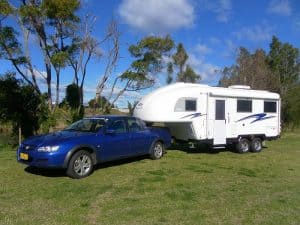9 Amazing Fifth Wheels Under 30 Feet (With Pictures) | GoDownsize