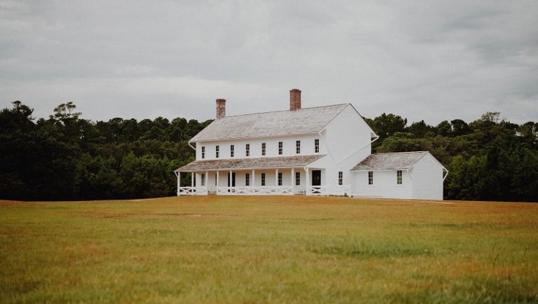 What Are Houses With A Lot Of Land Called? (6 Names Explained) | GoDownsize