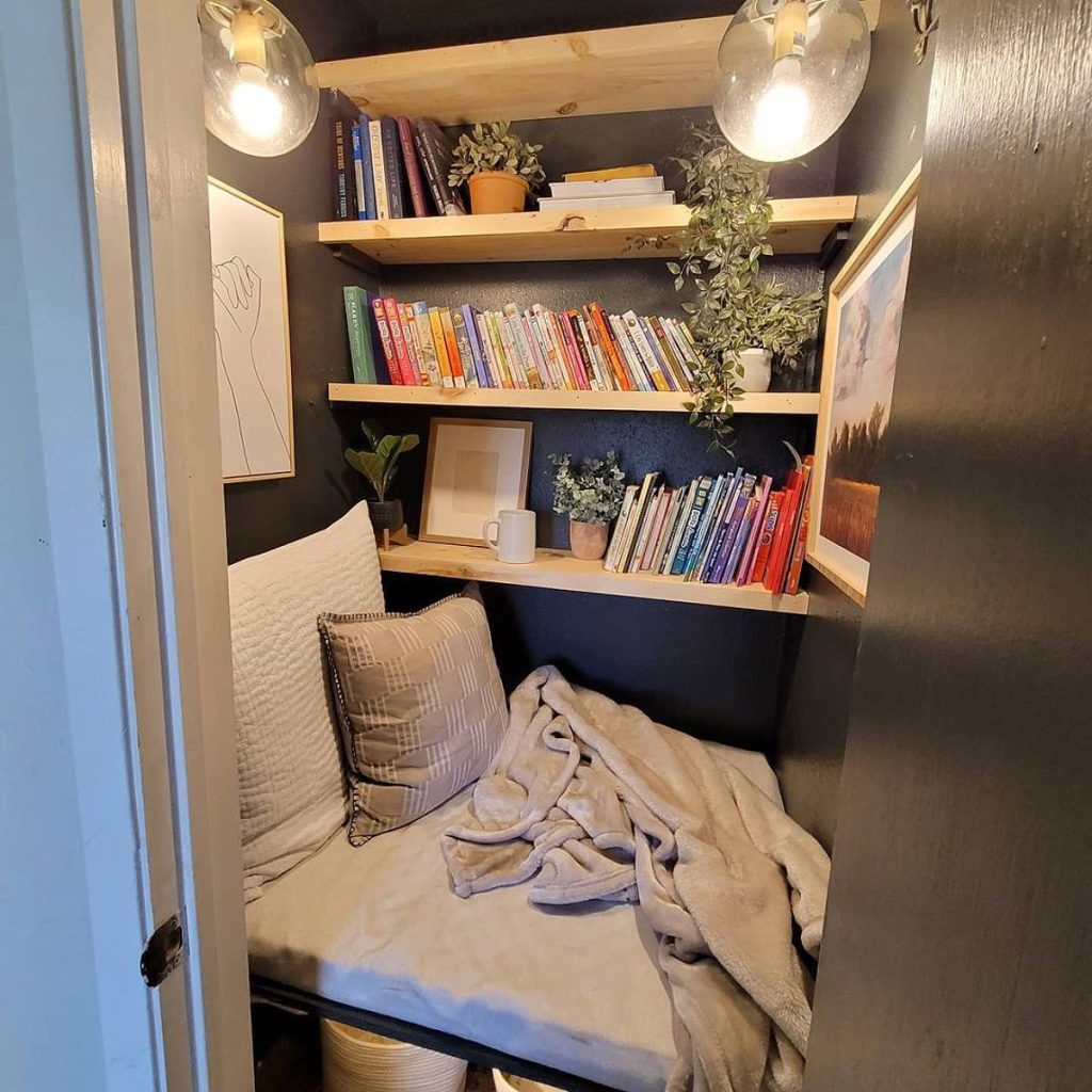 15 Cozy Reading Nooks In Small Spaces You'll Love | GoDownsize