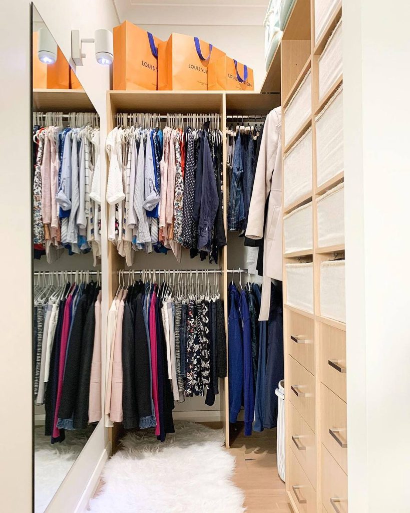 11 Small Walk-in Closets That Work Really Well | GoDownsize