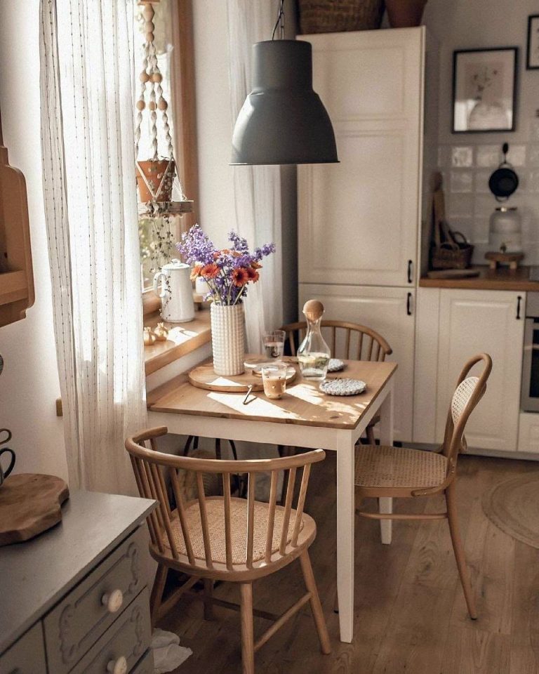 Dining Area in Small Kitchens? 11 Inspiring Designs | GoDownsize