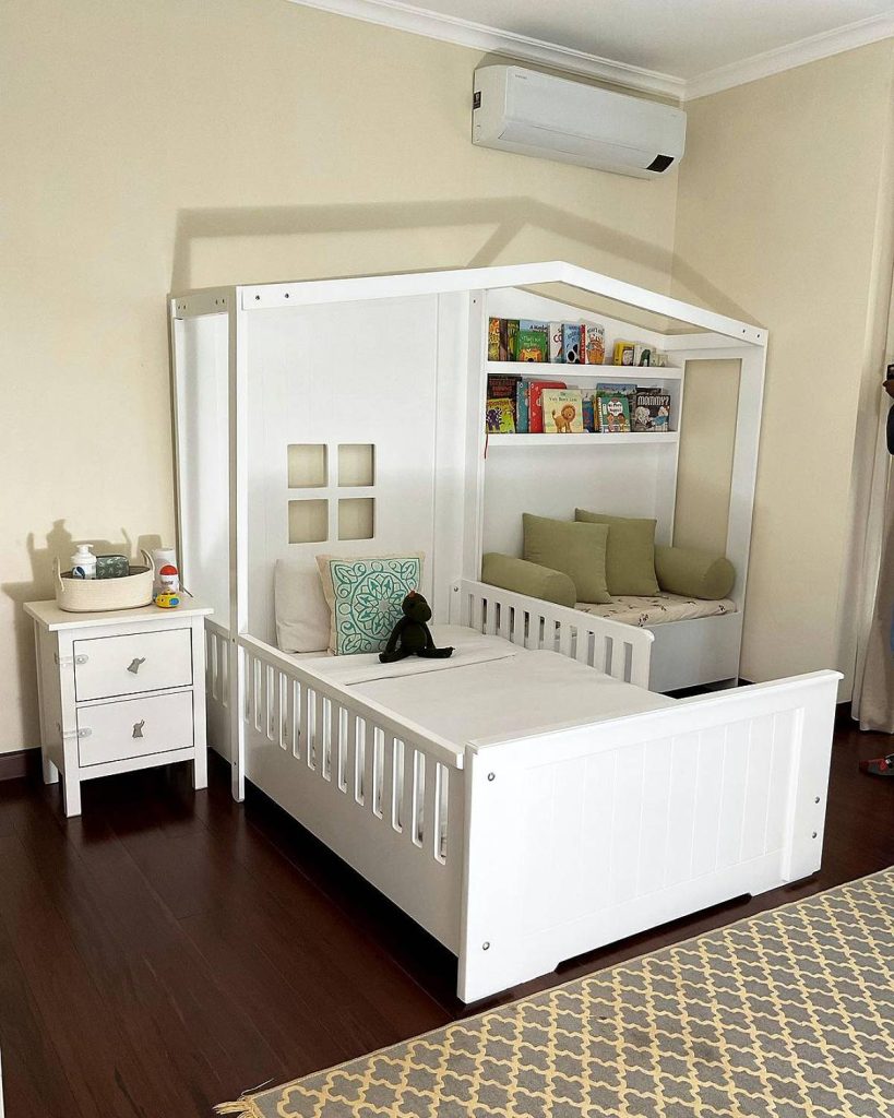 24 Small Bedroom Reading Nooks You'll Love | GoDownsize
