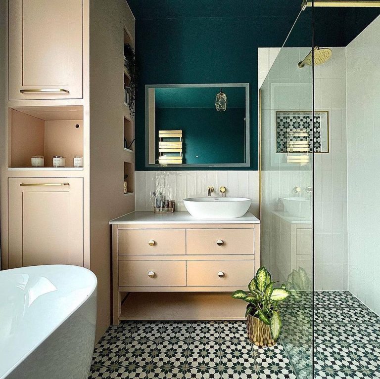 31 Small Bathroom Floor Plans That Work Well | GoDownsize