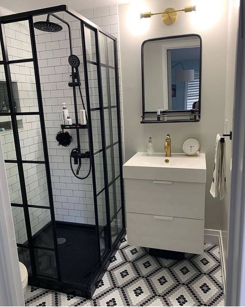 29 Small Black & White Bathrooms That Look Amazing | GoDownsize