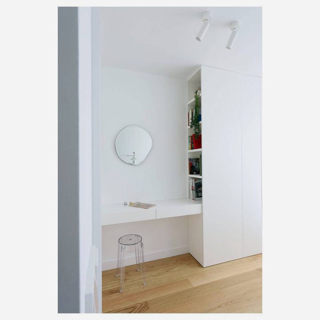 26 Narrow Bookshelves That Look Amazing | GoDownsize