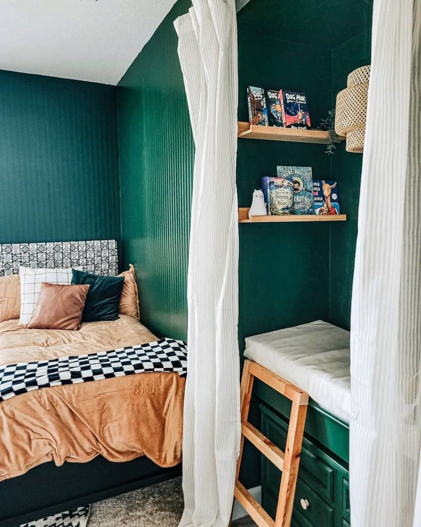 24 Small Bedroom Reading Nooks You'll Love | GoDownsize
