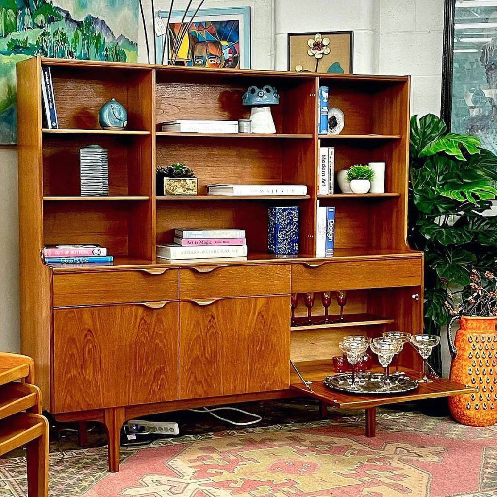 17 Antique Bookshelves That Look Amazing (Vintage) | GoDownsize