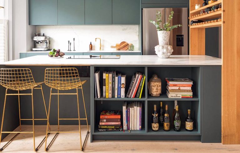 25 Great Built-In Bookshelves That Look Amazing | GoDownsize