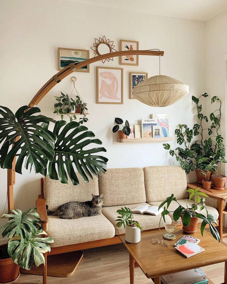 22 Living Rooms With Trees That Look Amazing | GoDownsize
