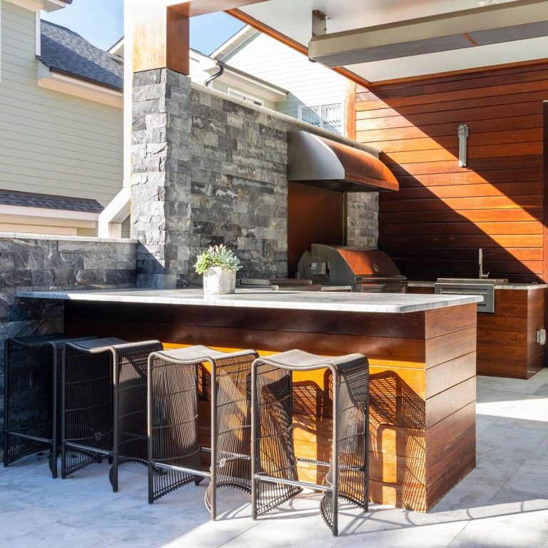 29 Small Outdoor Bar Ideas That Look Amazing | GoDownsize