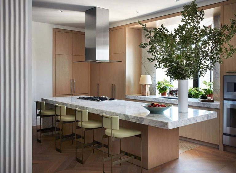 24 Kitchens With Trees That Just Look Amazing | GoDownsize