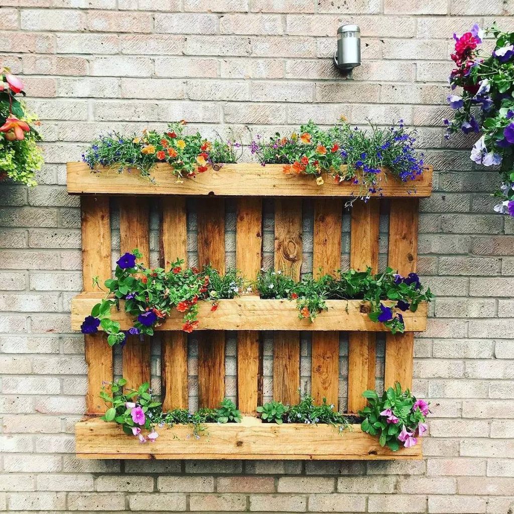 28 Garden Decor Ideas That Just Look Beautiful | GoDownsize