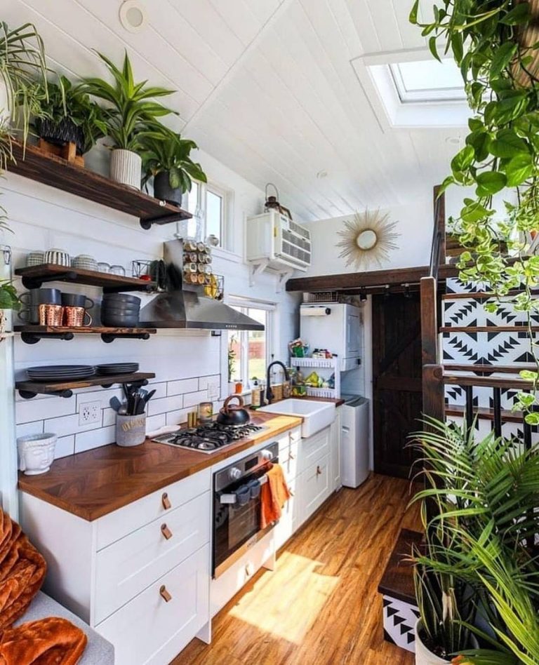 24 Kitchens With Trees That Just Look Amazing | GoDownsize