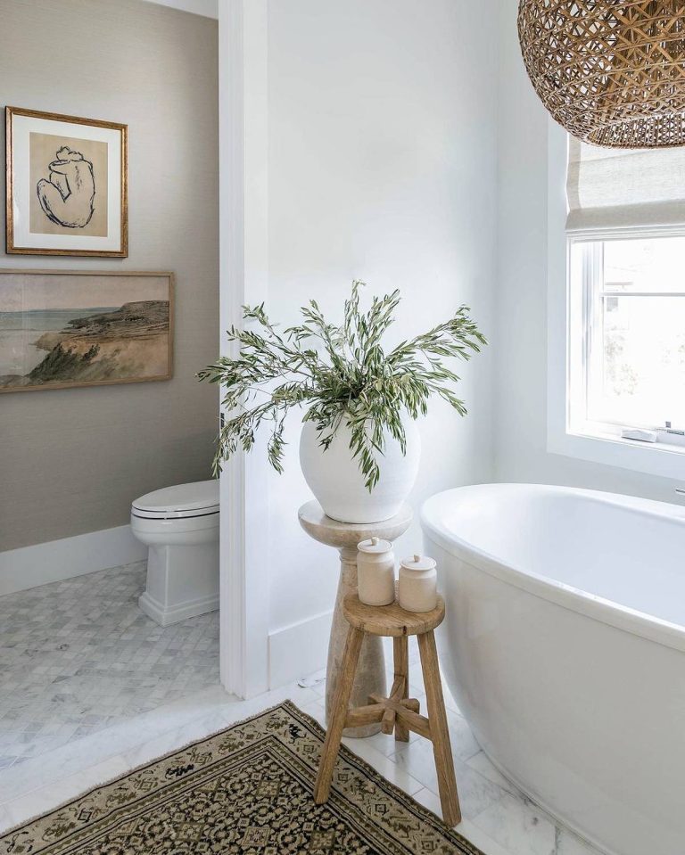 20 Bathrooms With Trees That Just Look Amazing | GoDownsize