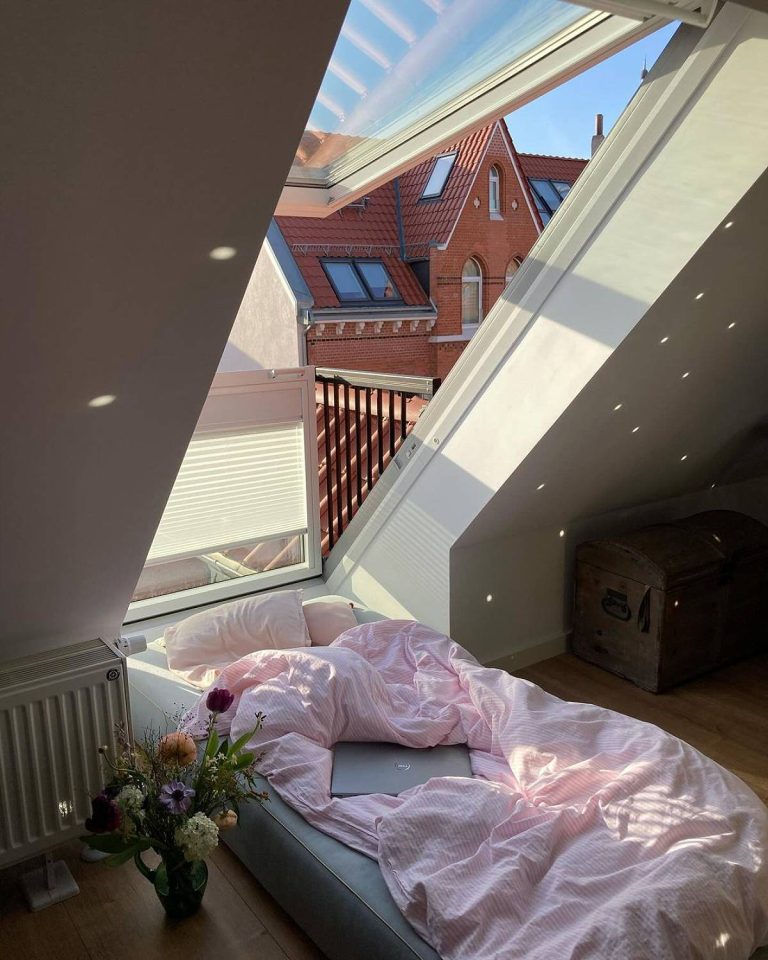 31 Bedrooms With Slanted Ceilings You'll Love | GoDownsize
