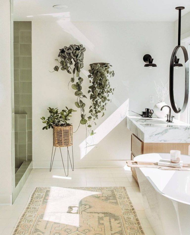 20 Bathrooms With Trees That Just Look Amazing | GoDownsize