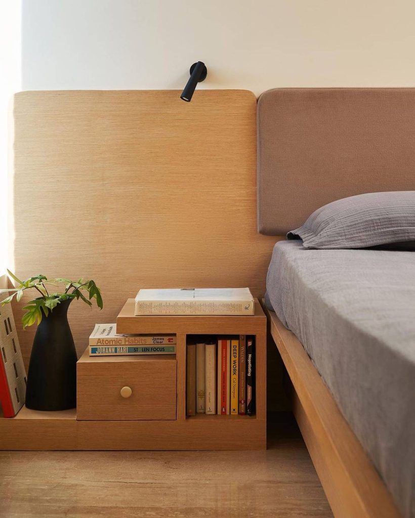22 Bedside Tables That Work Really Well | GoDownsize