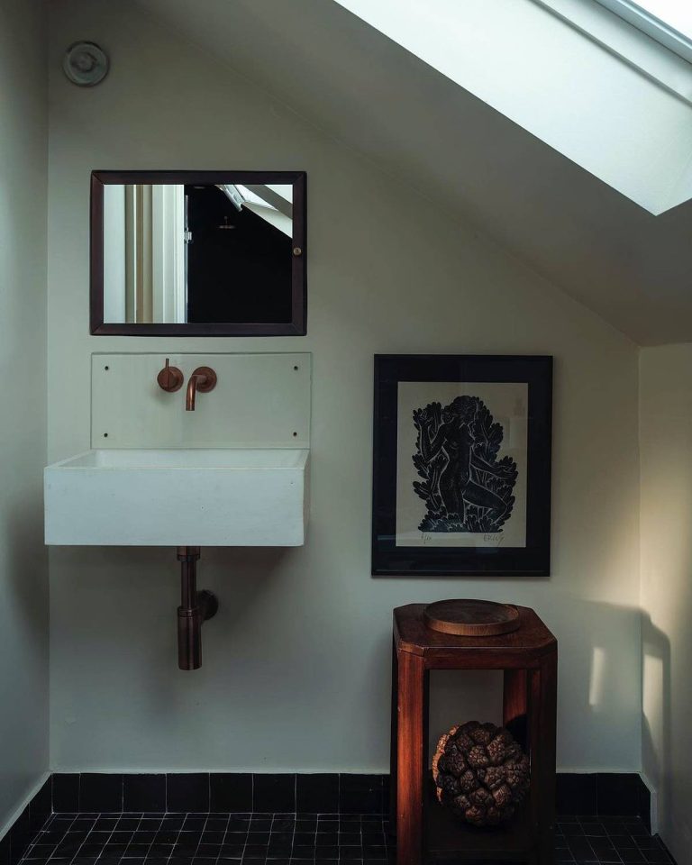 19 Corner Sinks For Small Bathrooms That Just Work | GoDownsize
