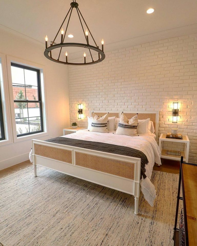 21 Bedrooms With Exposed Brick Walls That Look Great | GoDownsize