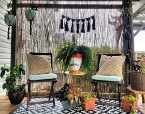 23 Small Front Porch Ideas That Look Great | GoDownsize