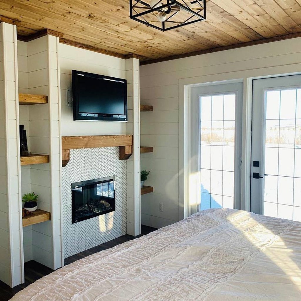19 Bedrooms With Electric Fireplaces That Look Great | GoDownsize